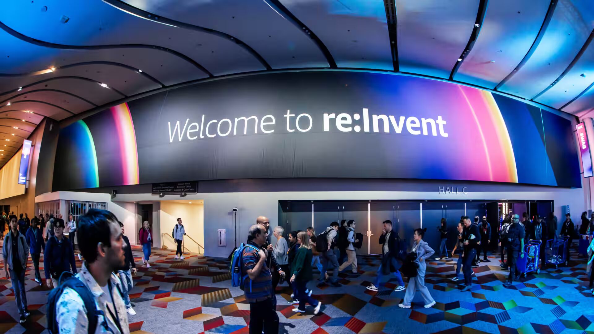 Главные анонсы первого дня AWS re:Invent 2025: ИИ-агенты, Trainium3 и новые модели Nova