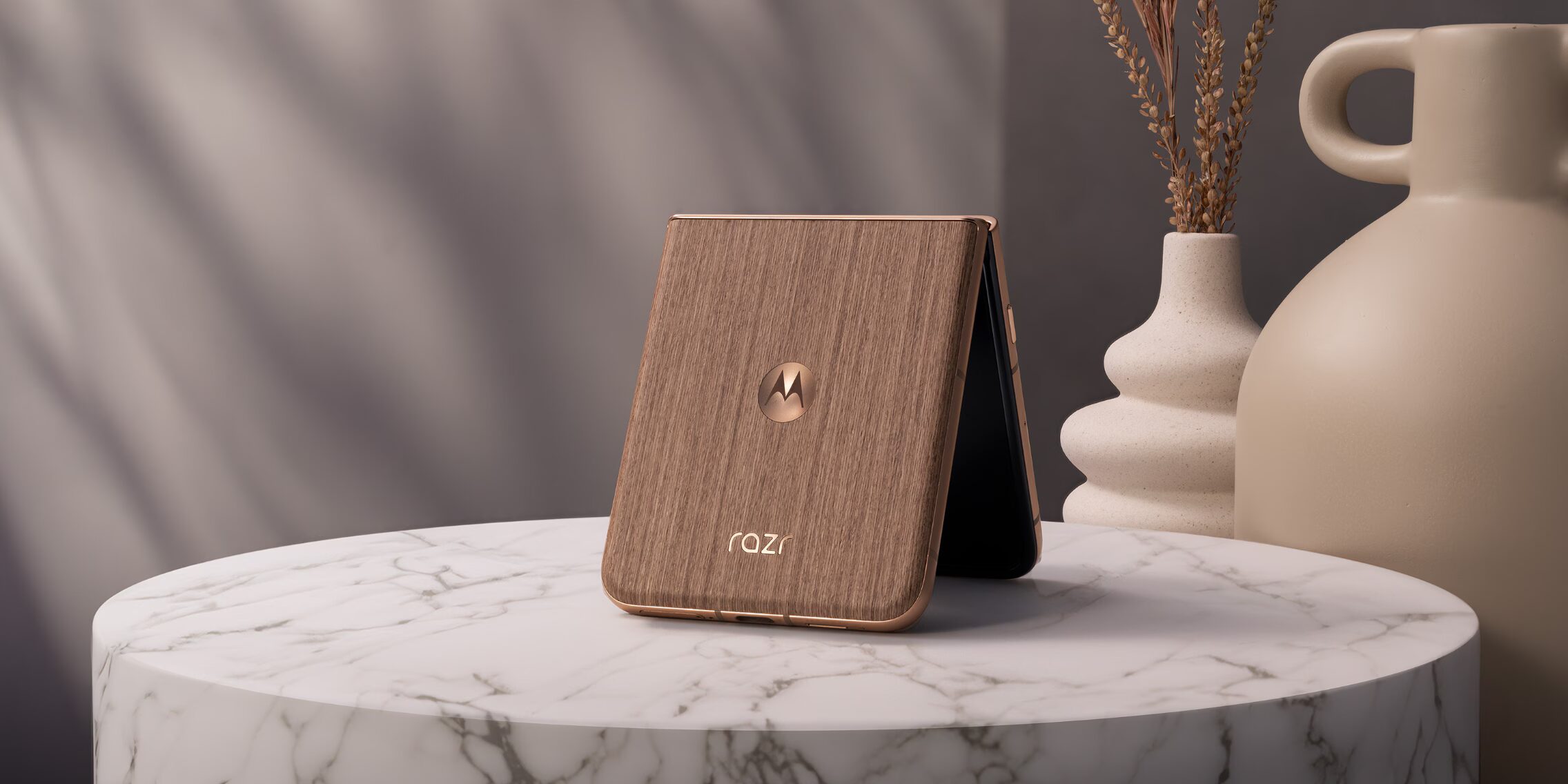 Motorola Razr 60 Ultra получил обновление до Android 16